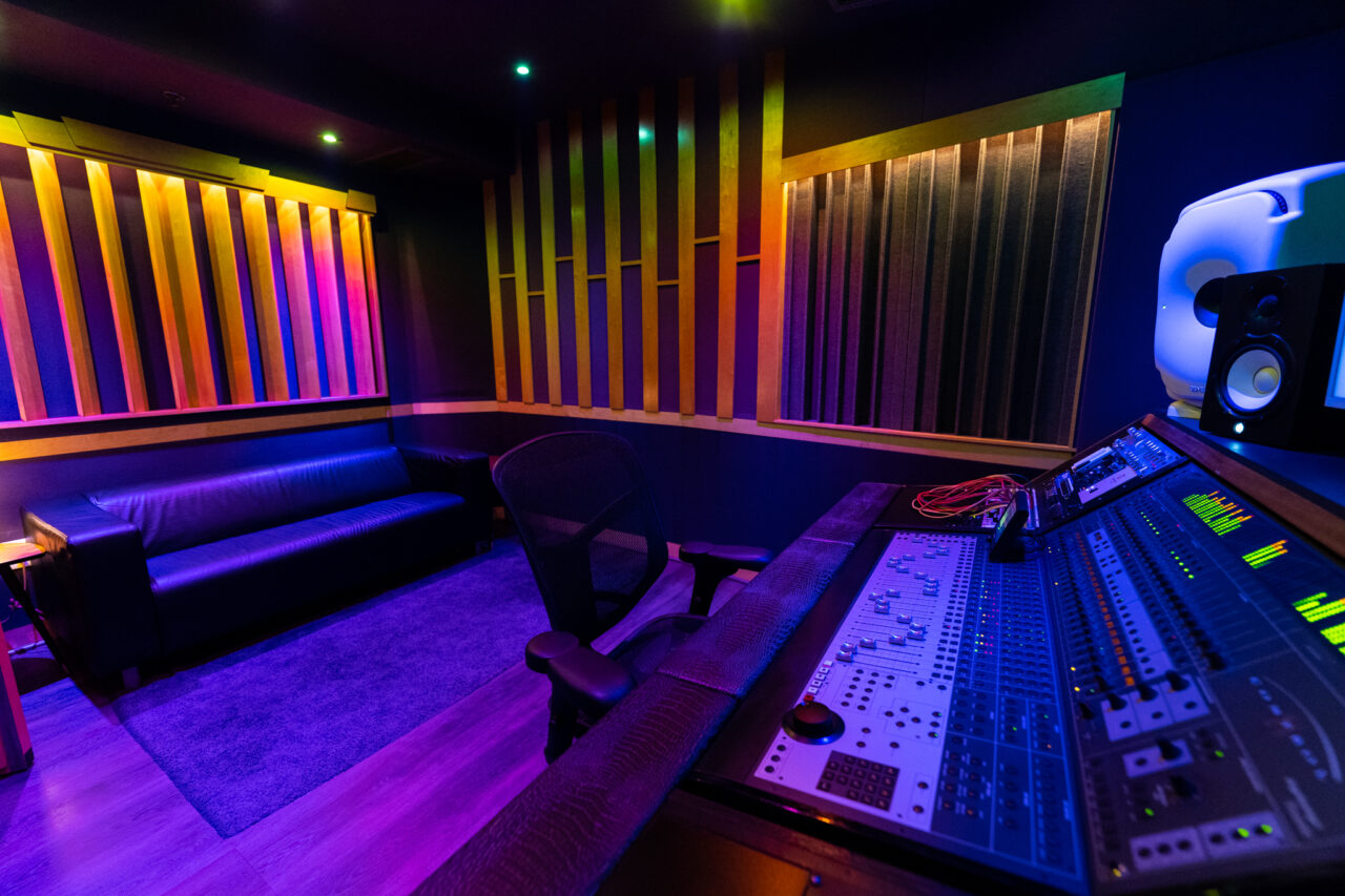 How to Build a Home Studio: The Ultimate Guide 2024